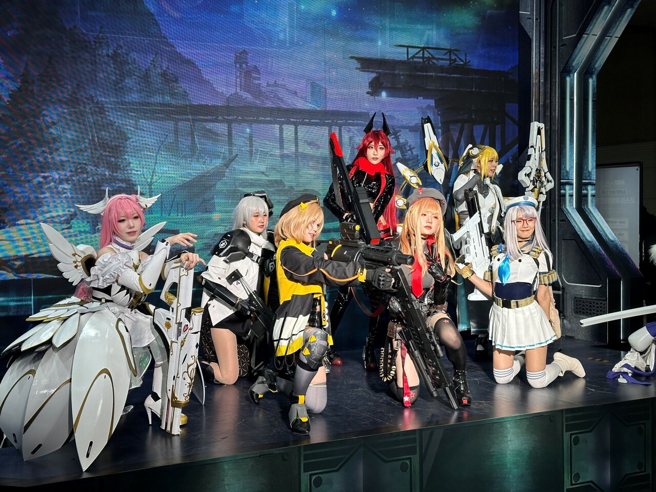 'AGF 2023'에 나타난 승리의 여신... '니케' 부스에 가다